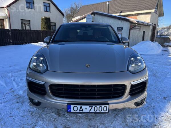 Brown Porsche Cayenne 2016 in Riga, with an engine capacity of 4.20 L and mileage of 202 thousand km for 34990 €, photo 3 on AUTOMOTO.COM.LV