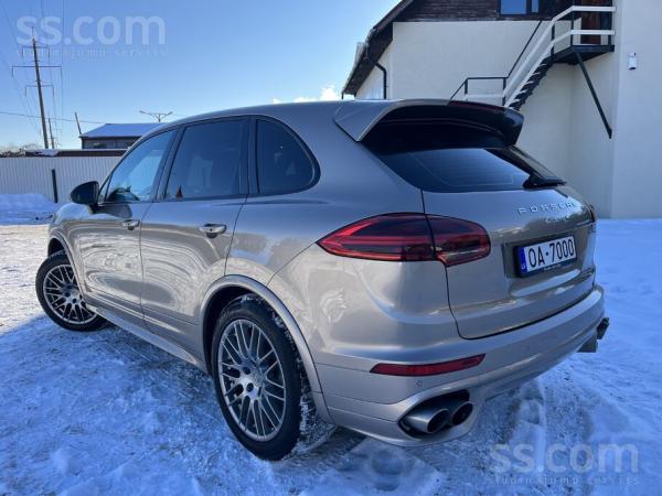 Brown Porsche Cayenne 2016 in Riga, with an engine capacity of 4.20 L and mileage of 202 thousand km for 34990 €, photo 5 on AUTOMOTO.COM.LV