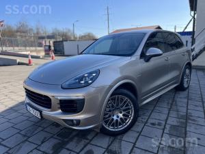 Brown Porsche Cayenne 2016 in Riga, with an engine capacity of 4.20 L and mileage of 202 thousand km for 26990 €, photo  on AUTOMOTO.COM.LV