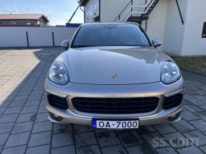 Brown Porsche Cayenne 2016 in Riga, with an engine capacity of 4.20 L and mileage of 202 thousand km for 26990 €, photo 4 on AUTOMOTO.COM.LV
