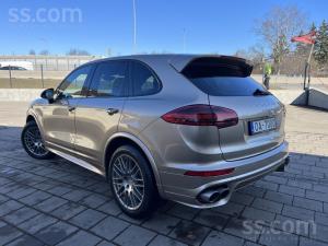 Brown Porsche Cayenne 2016 in Riga, with an engine capacity of 4.20 L and mileage of 202 thousand km for 26990 €, photo 6 on AUTOMOTO.COM.LV