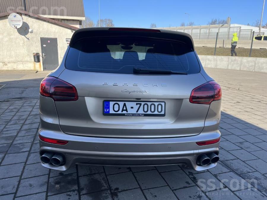 Brown Porsche Cayenne 2016 in Riga, with an engine capacity of 4.20 L and mileage of 202 thousand km for 26990 €, photo 7 on AUTOMOTO.COM.LV