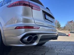 Brown Porsche Cayenne 2016 in Riga, with an engine capacity of 4.20 L and mileage of 202 thousand km for 26990 €, photo 8 on AUTOMOTO.COM.LV