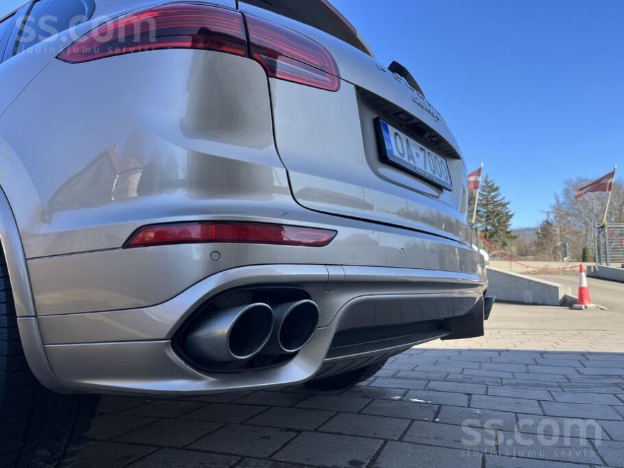 Brown Porsche Cayenne 2016 in Riga, with an engine capacity of 4.20 L and mileage of 202 thousand km for 26990 €, photo 8 on AUTOMOTO.COM.LV