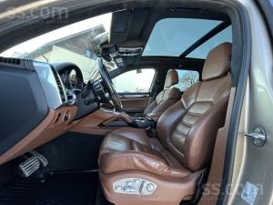 Brown Porsche Cayenne 2016 in Riga, with an engine capacity of 4.20 L and mileage of 202 thousand km for 26990 €, photo 12 on AUTOMOTO.COM.LV