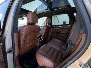 Brown Porsche Cayenne 2016 in Riga, with an engine capacity of 4.20 L and mileage of 202 thousand km for 26990 €, photo 14 on AUTOMOTO.COM.LV