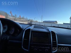 Brown Porsche Cayenne 2016 in Riga, with an engine capacity of 4.20 L and mileage of 202 thousand km for 26990 €, photo 21 on AUTOMOTO.COM.LV