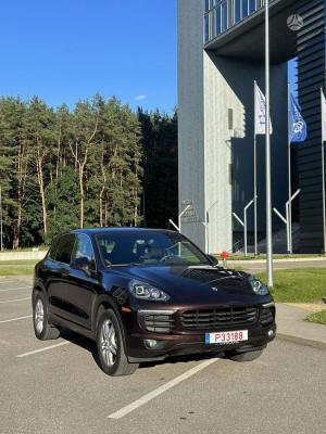 Brown Porsche Cayenne 2016 in Vilnius, with an engine capacity of 3.60 L and mileage of 156 thousand km for 22500 €, photo 3 on AUTOMOTO.COM.LV