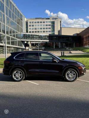 Brown Porsche Cayenne 2016 in Vilnius, with an engine capacity of 3.60 L and mileage of 156 thousand km for 22500 €, photo 4 on AUTOMOTO.COM.LV