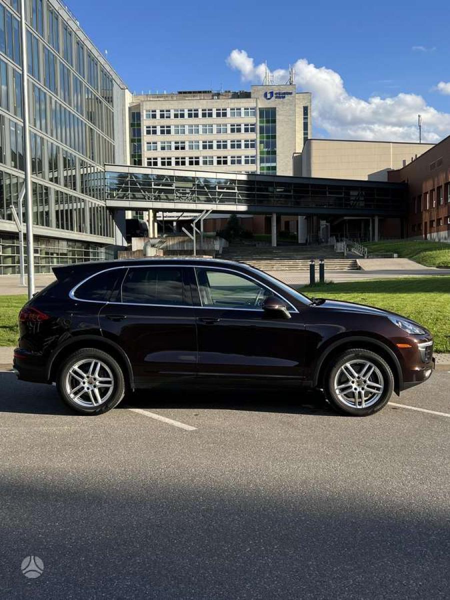 Brown Porsche Cayenne 2016 in Vilnius, with an engine capacity of 3.60 L and mileage of 156 thousand km for 22500 €, photo 4 on AUTOMOTO.COM.LV
