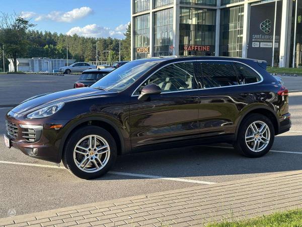 Brūns Porsche Cayenne 2016 Viļņa, ar dzinēja tilpumu 3.60 L un nobraukumu 156 tūkst. km par 22500 €, foto 4 vietnē AUTOMOTO.COM.LV