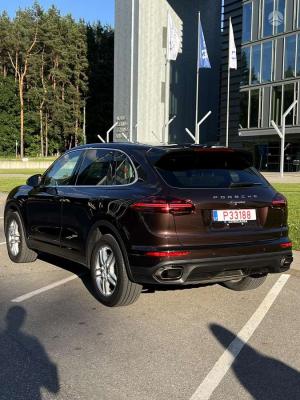 Brown Porsche Cayenne 2016 in Vilnius, with an engine capacity of 3.60 L and mileage of 156 thousand km for 22500 €, photo 6 on AUTOMOTO.COM.LV