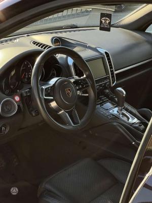 Brown Porsche Cayenne 2016 in Vilnius, with an engine capacity of 3.60 L and mileage of 156 thousand km for 22500 €, photo 9 on AUTOMOTO.COM.LV