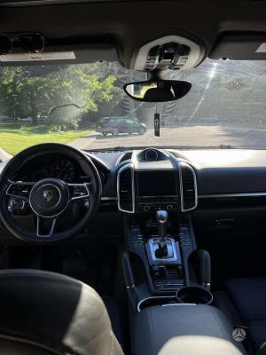 Brown Porsche Cayenne 2016 in Vilnius, with an engine capacity of 3.60 L and mileage of 156 thousand km for 22500 €, photo 10 on AUTOMOTO.COM.LV