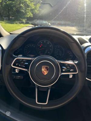 Brown Porsche Cayenne 2016 in Vilnius, with an engine capacity of 3.60 L and mileage of 156 thousand km for 22500 €, photo 11 on AUTOMOTO.COM.LV