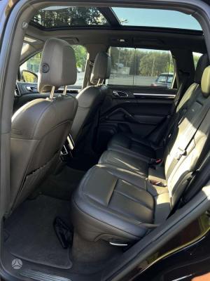Brown Porsche Cayenne 2016 in Vilnius, with an engine capacity of 3.60 L and mileage of 156 thousand km for 22500 €, photo 14 on AUTOMOTO.COM.LV