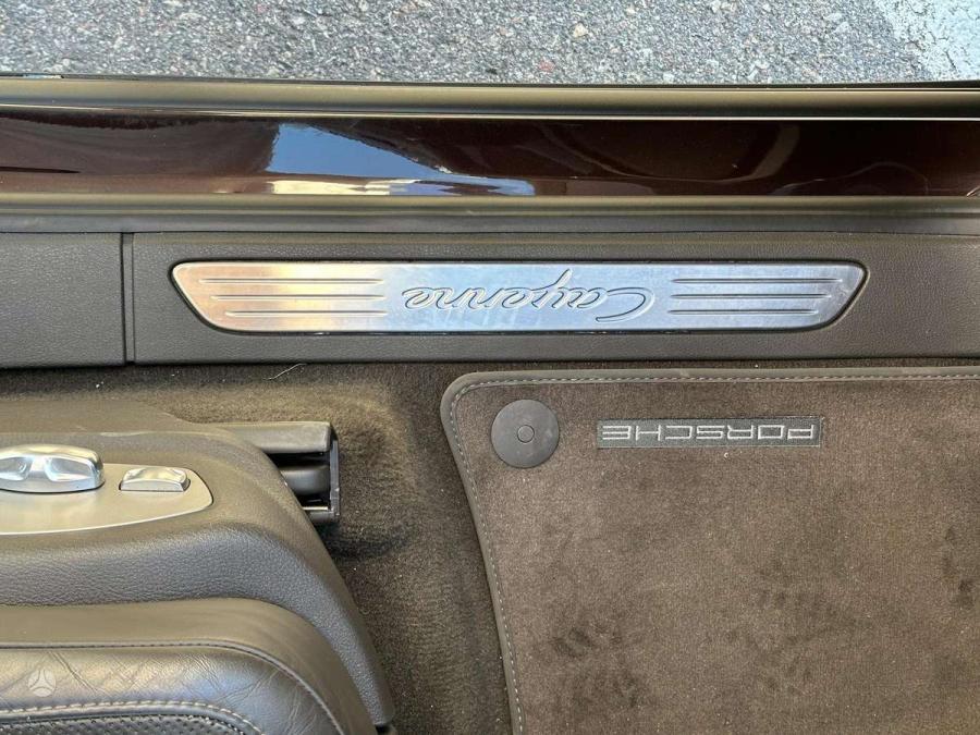 Brown Porsche Cayenne 2016 in Vilnius, with an engine capacity of 3.60 L and mileage of 156 thousand km for 22500 €, photo 16 on AUTOMOTO.COM.LV