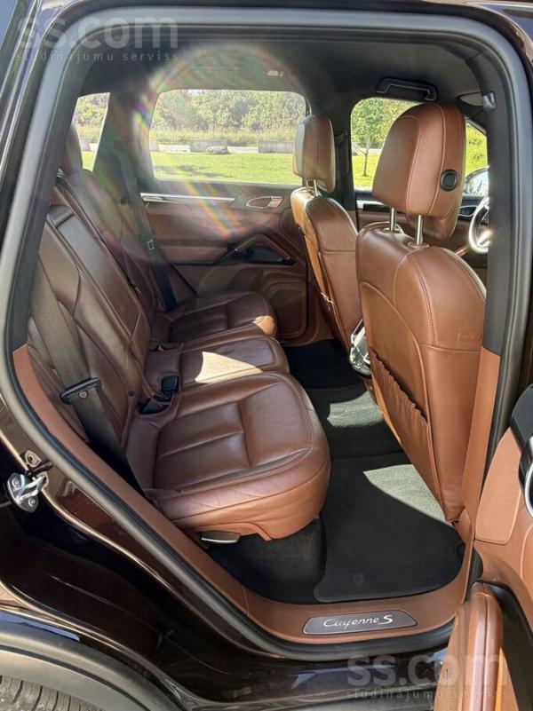 Brown Porsche Cayenne 2016 in Riga, with an engine capacity of 4.20 L and mileage of 319 thousand km for 25300 €, photo 8 on AUTOMOTO.COM.LV