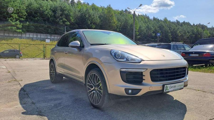 Brown Porsche Cayenne 2016 in Vilnius, with an engine capacity of 3.00 L and mileage of 185 thousand km for 21500 €, photo 4 on AUTOMOTO.COM.LV