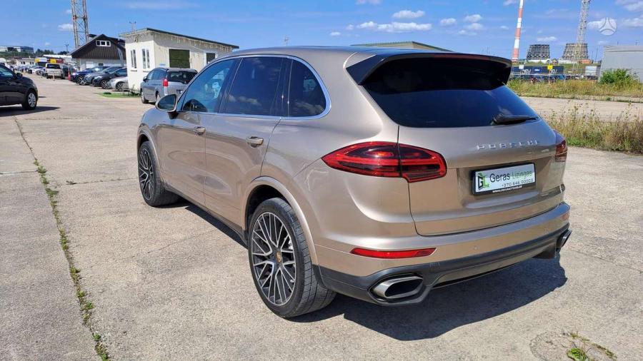 Brown Porsche Cayenne 2016 in Vilnius, with an engine capacity of 3.00 L and mileage of 185 thousand km for 21500 €, photo 5 on AUTOMOTO.COM.LV