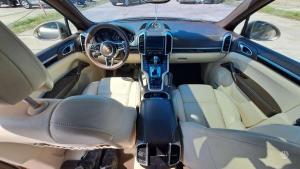 Brown Porsche Cayenne 2016 in Vilnius, with an engine capacity of 3.00 L and mileage of 185 thousand km for 21500 €, photo 8 on AUTOMOTO.COM.LV