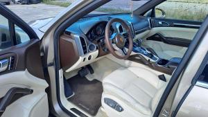 Brown Porsche Cayenne 2016 in Vilnius, with an engine capacity of 3.00 L and mileage of 185 thousand km for 21500 €, photo 9 on AUTOMOTO.COM.LV