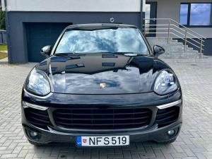 Brown Porsche Cayenne 2017 in Panevezys, with an engine capacity of 3.60 L and mileage of 217 thousand km for 18000 €, photo 4 on AUTOMOTO.COM.LV