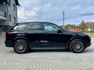 Brown Porsche Cayenne 2017 in Panevezys, with an engine capacity of 3.60 L and mileage of 217 thousand km for 18000 €, photo 6 on AUTOMOTO.COM.LV