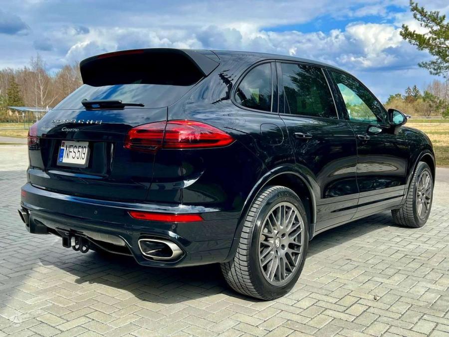 Brown Porsche Cayenne 2017 in Panevezys, with an engine capacity of 3.60 L and mileage of 217 thousand km for 18000 €, photo 7 on AUTOMOTO.COM.LV
