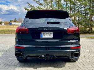 Brown Porsche Cayenne 2017 in Panevezys, with an engine capacity of 3.60 L and mileage of 217 thousand km for 18000 €, photo 8 on AUTOMOTO.COM.LV