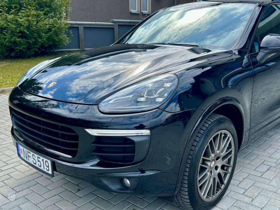Brown Porsche Cayenne 2017 in Panevezys, with an engine capacity of 3.60 L and mileage of 217 thousand km for 18000 €, photo 11 on AUTOMOTO.COM.LV
