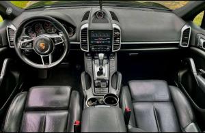 Brown Porsche Cayenne 2017 in Panevezys, with an engine capacity of 3.60 L and mileage of 217 thousand km for 18000 €, photo 13 on AUTOMOTO.COM.LV