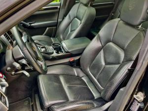 Brown Porsche Cayenne 2017 in Panevezys, with an engine capacity of 3.60 L and mileage of 217 thousand km for 18000 €, photo 16 on AUTOMOTO.COM.LV