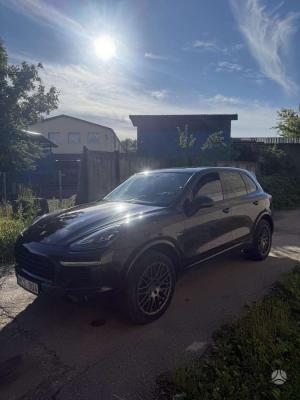 Brūns Porsche Cayenne 2017 Klaipėda, ar dzinēja tilpumu 2.97 L un nobraukumu 160 tūkst. km par 28800 €, foto 3 vietnē AUTOMOTO.COM.LV