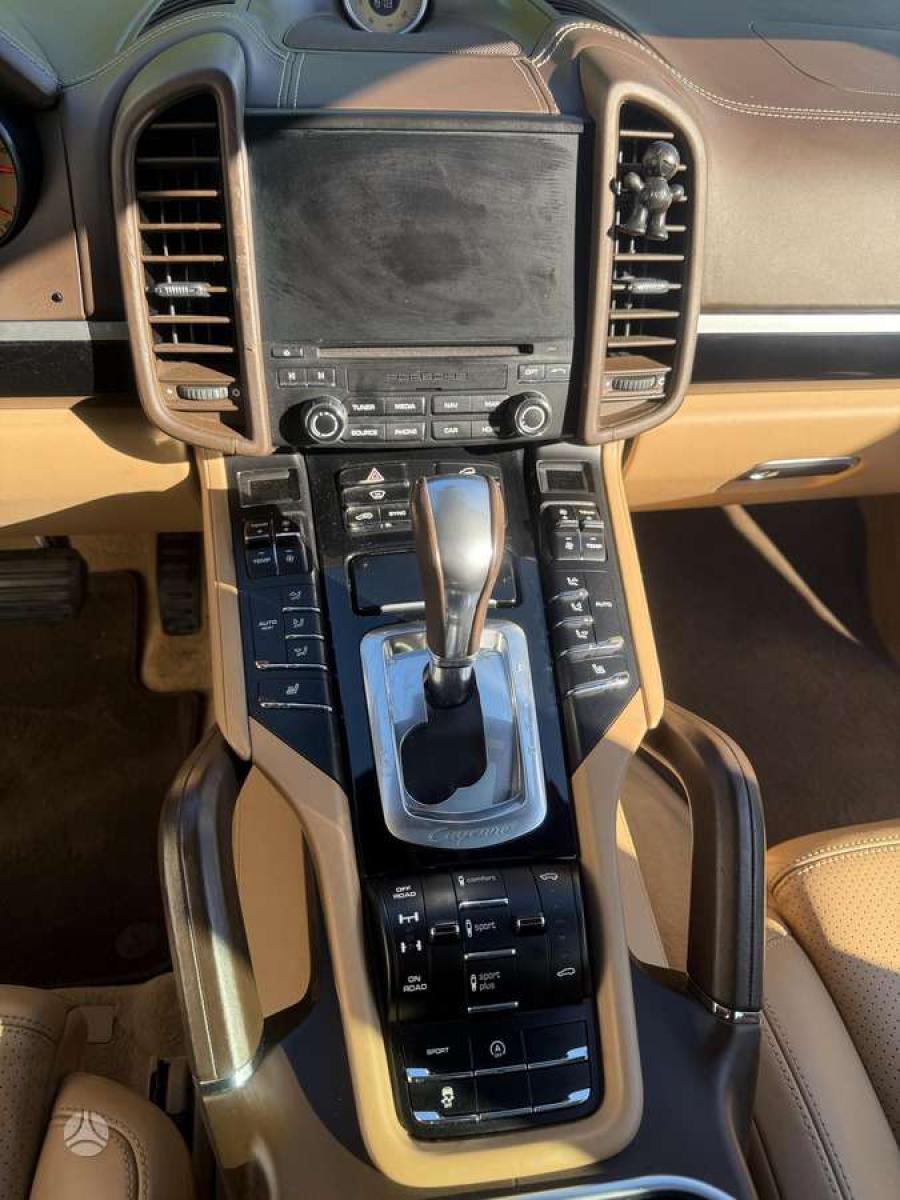 Brūns Porsche Cayenne 2017 Klaipėda, ar dzinēja tilpumu 2.97 L un nobraukumu 160 tūkst. km par 28800 €, foto 12 vietnē AUTOMOTO.COM.LV