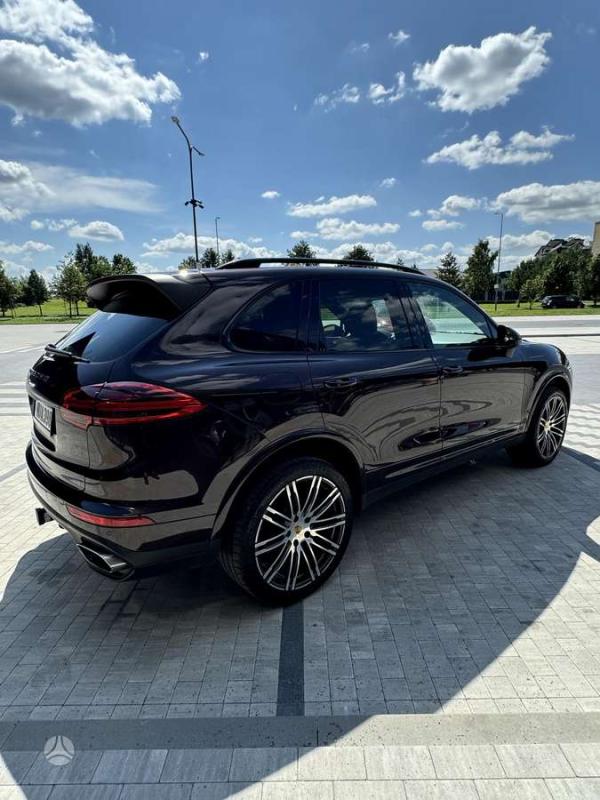 Brown Porsche Cayenne 2017 in Siauliai, with an engine capacity of 3.60 L and mileage of 90 thousand km for 26500 €, photo 4 on AUTOMOTO.COM.LV