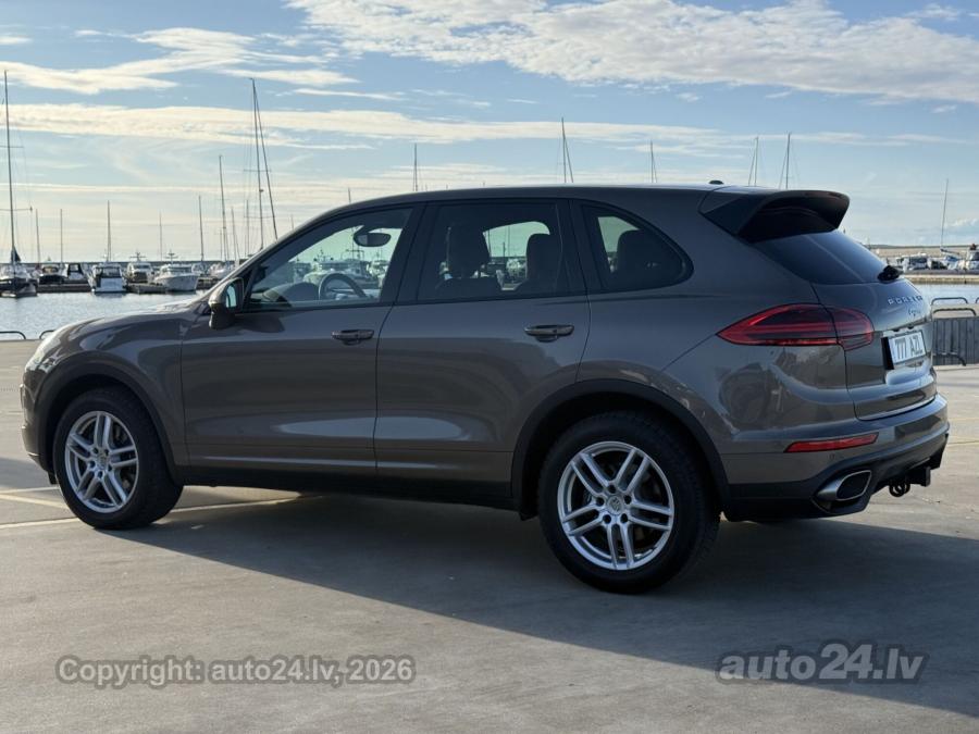 Brūns Porsche Cayenne 2017 Tallina, ar dzinēja tilpumu 3.00 L un nobraukumu 96 tūkst. km par 29000 €, foto 3 vietnē AUTOMOTO.COM.LV