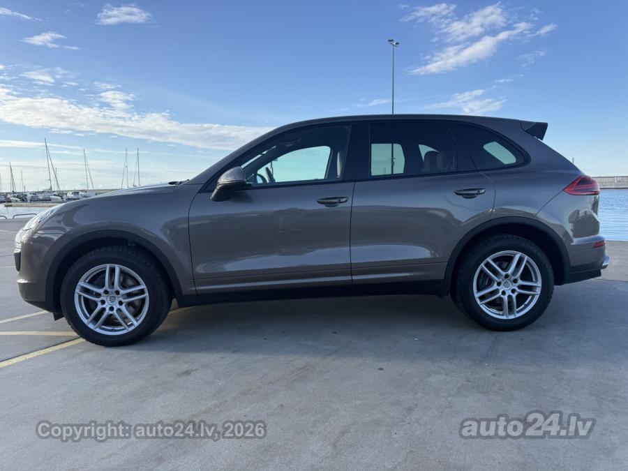 Brūns Porsche Cayenne 2017 Tallina, ar dzinēja tilpumu 3.00 L un nobraukumu 96 tūkst. km par 29000 €, foto 8 vietnē AUTOMOTO.COM.LV