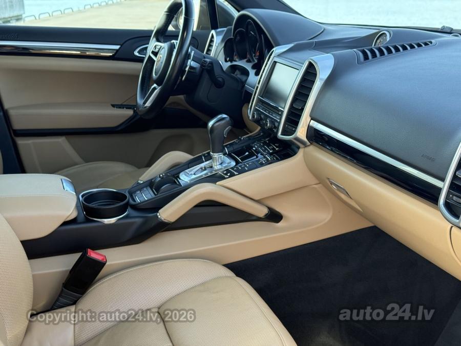 Brūns Porsche Cayenne 2017 Tallina, ar dzinēja tilpumu 3.00 L un nobraukumu 96 tūkst. km par 29000 €, foto 12 vietnē AUTOMOTO.COM.LV