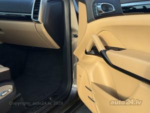 Brūns Porsche Cayenne 2017 Tallina, ar dzinēja tilpumu 3.00 L un nobraukumu 96 tūkst. km par 29000 €, foto 17 vietnē AUTOMOTO.COM.LV