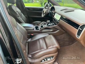 Brūns Porsche Cayenne 2018 Tallina, ar dzinēja tilpumu 2.90 L un nobraukumu 152 tūkst. km par 38900 €, foto 10 vietnē AUTOMOTO.COM.LV