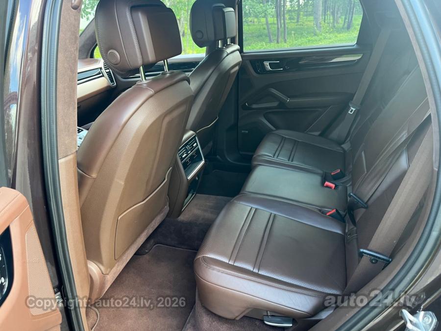 Brūns Porsche Cayenne 2018 Tallina, ar dzinēja tilpumu 2.90 L un nobraukumu 152 tūkst. km par 38900 €, foto 11 vietnē AUTOMOTO.COM.LV