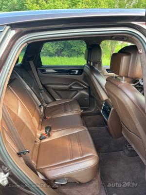 Brūns Porsche Cayenne 2018 Tallina, ar dzinēja tilpumu 2.90 L un nobraukumu 152 tūkst. km par 38900 €, foto 12 vietnē AUTOMOTO.COM.LV