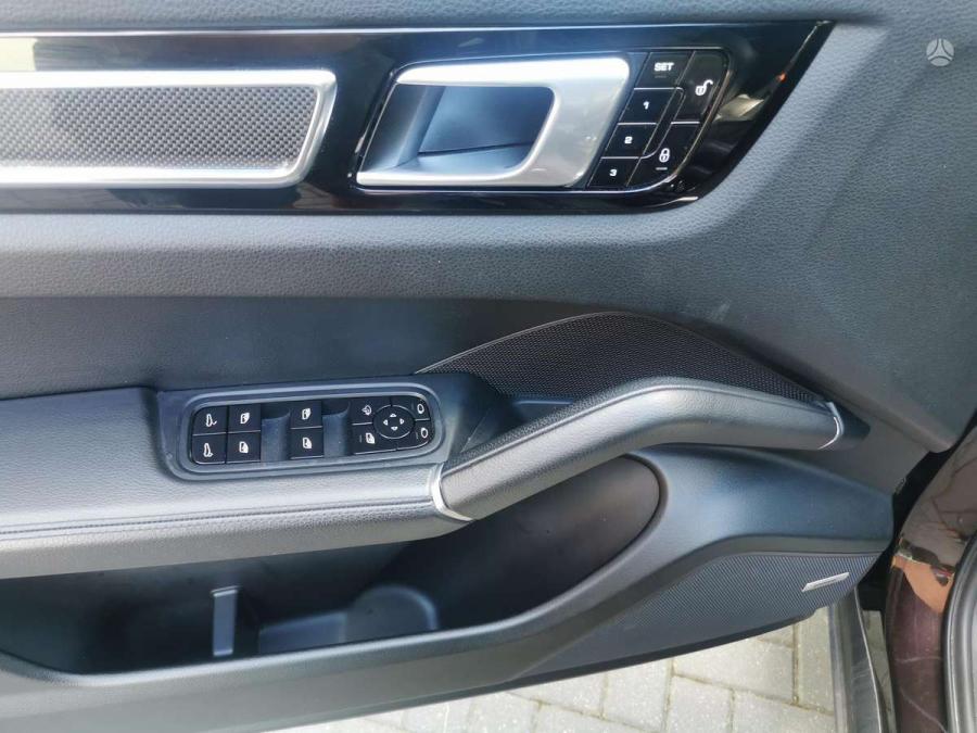 Brūns Porsche Cayenne 2019 Klaipėda, ar dzinēja tilpumu 3.00 L un nobraukumu 168 tūkst. km par 38900 €, foto 12 vietnē AUTOMOTO.COM.LV