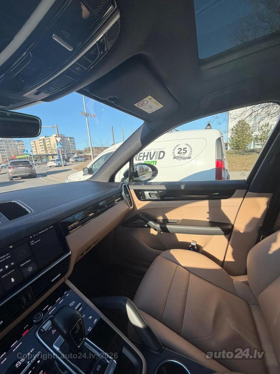 Brown Porsche Cayenne 2019 in Tallinn, with an engine capacity of 3.00 L and mileage of 97 thousand km for 55000 €, photo 3 on AUTOMOTO.COM.LV