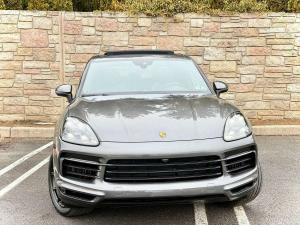 Brown Porsche Cayenne 2019 in Vilnius, with an engine capacity of 3.00 L and mileage of 110 thousand km for 53000 €, photo 3 on AUTOMOTO.COM.LV