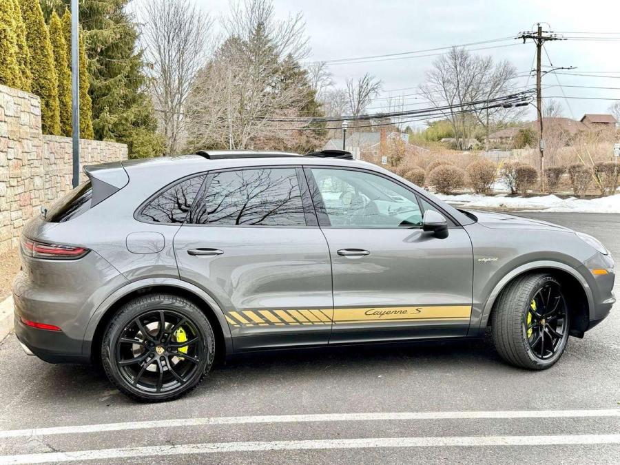 Brown Porsche Cayenne 2019 in Vilnius, with an engine capacity of 3.00 L and mileage of 110 thousand km for 53000 €, photo 5 on AUTOMOTO.COM.LV
