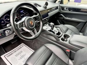 Brown Porsche Cayenne 2019 in Vilnius, with an engine capacity of 3.00 L and mileage of 110 thousand km for 53000 €, photo 12 on AUTOMOTO.COM.LV