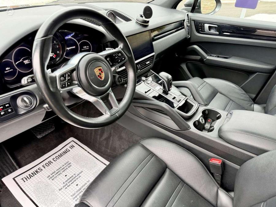 Brown Porsche Cayenne 2019 in Vilnius, with an engine capacity of 3.00 L and mileage of 110 thousand km for 53000 €, photo 12 on AUTOMOTO.COM.LV