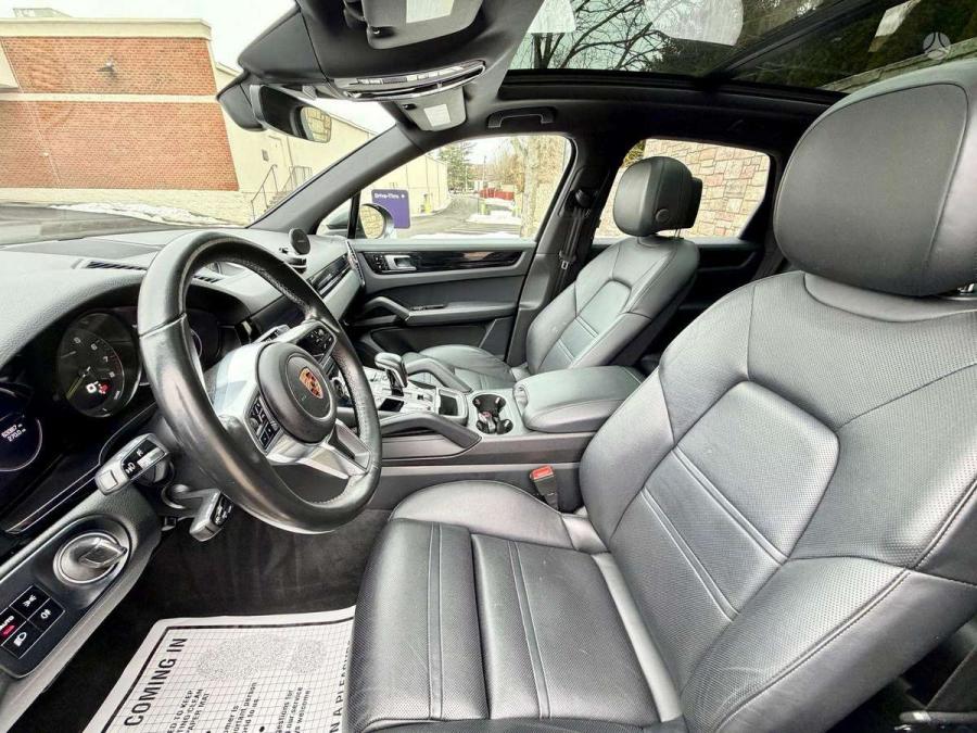 Brown Porsche Cayenne 2019 in Vilnius, with an engine capacity of 3.00 L and mileage of 110 thousand km for 53000 €, photo 13 on AUTOMOTO.COM.LV